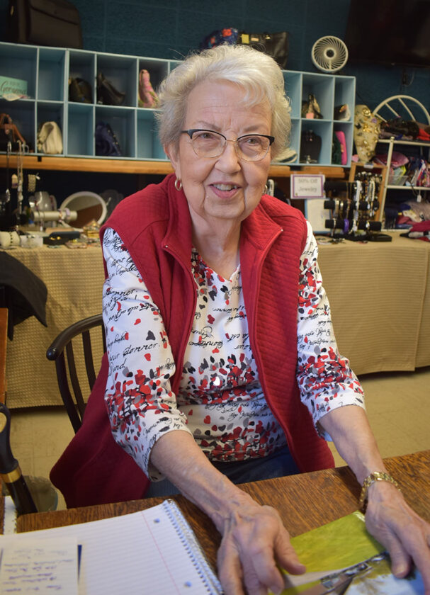 Woman reaches out to help family of 10 decimated by South Side fire ...